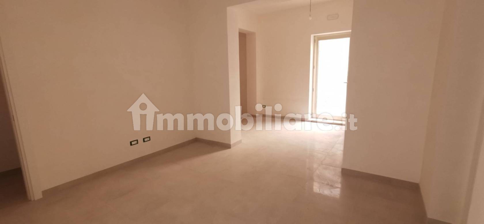 Locale commerciale in Vendita