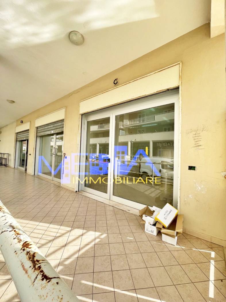 Locale commerciale in Vendita