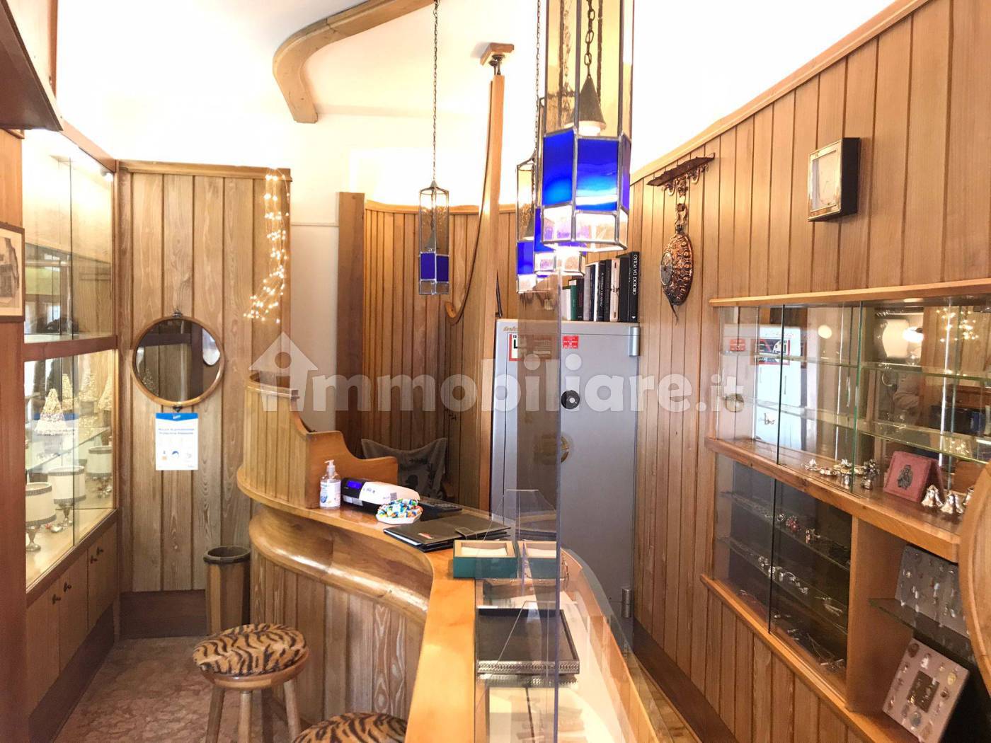 Locale commerciale in Vendita