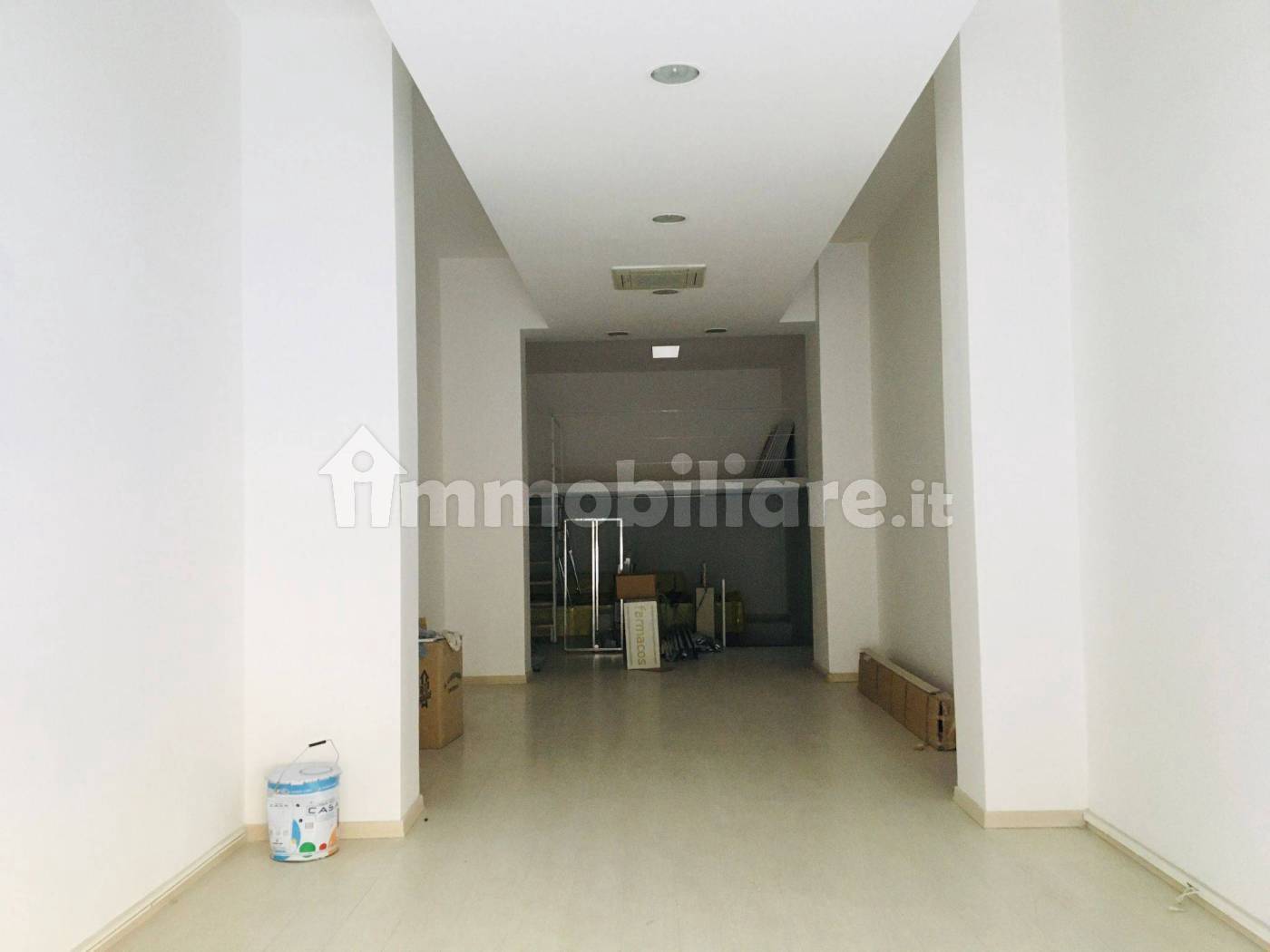 Locale commerciale in Vendita