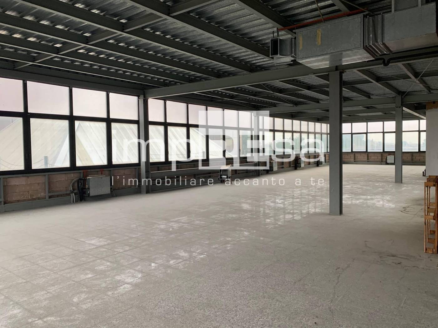 Locale commerciale in Vendita