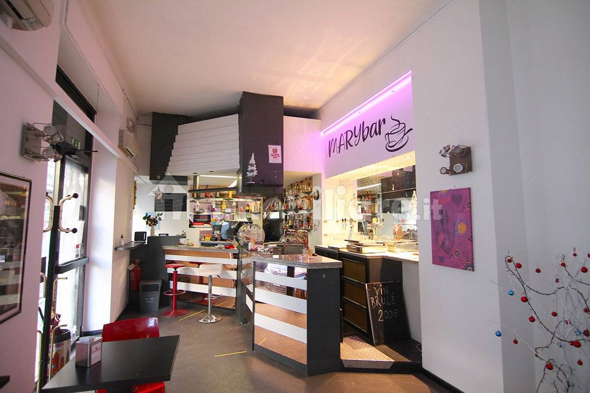 Locale commerciale in Vendita
