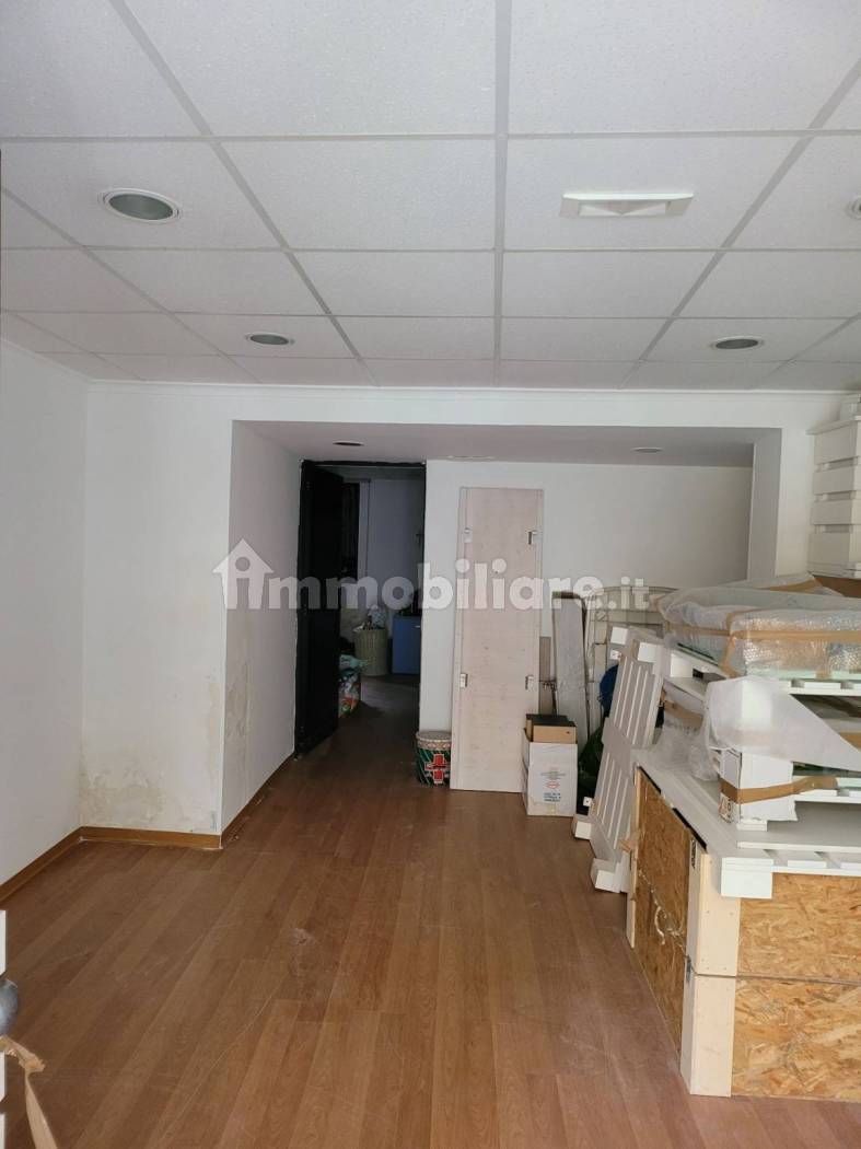 Locale commerciale in Vendita