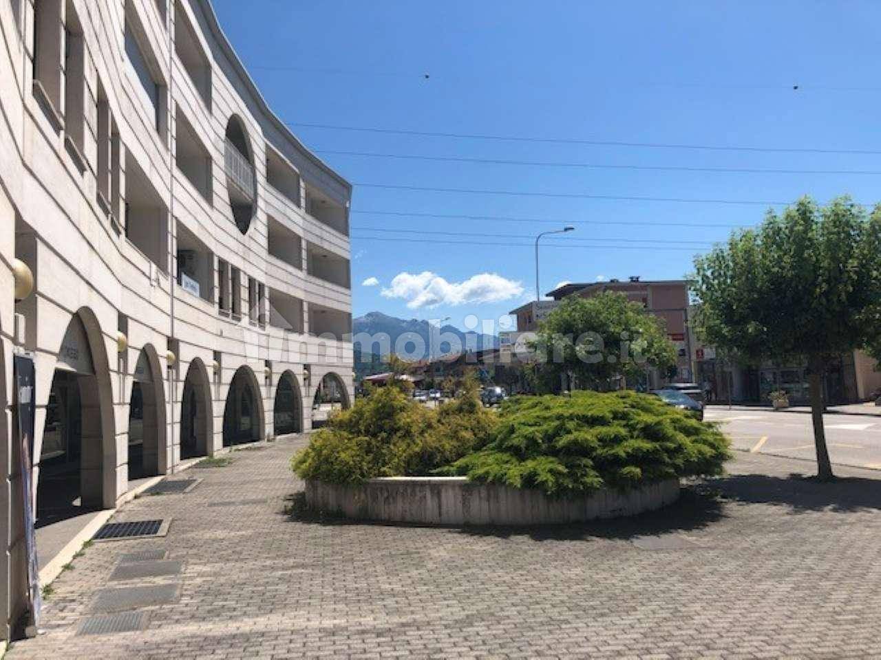 Locale commerciale in Vendita