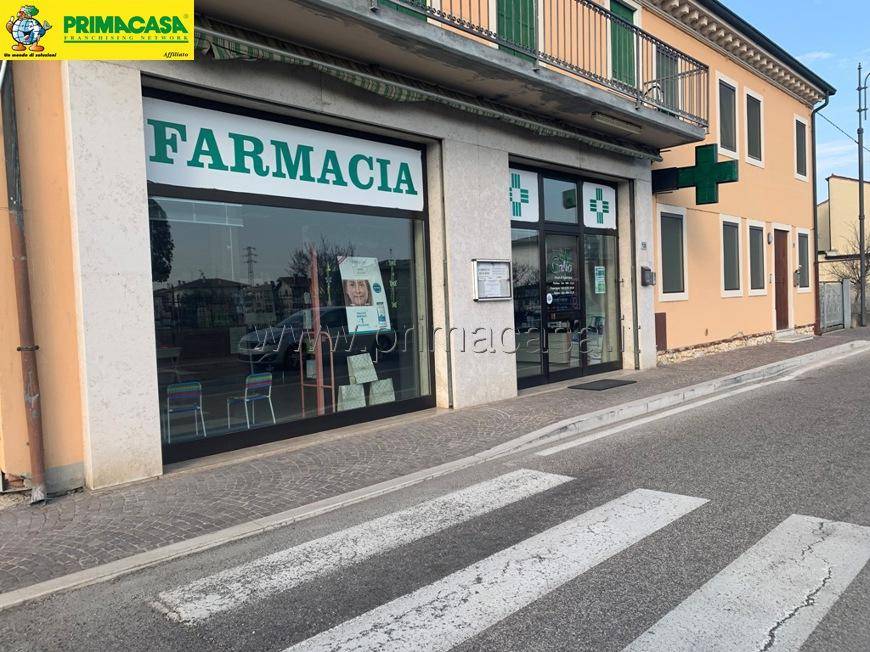 Locale commerciale in Vendita