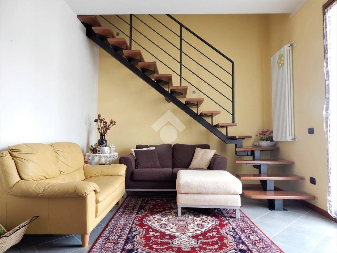 Trilocale via largo Ostiano 22, Persico Dosimo