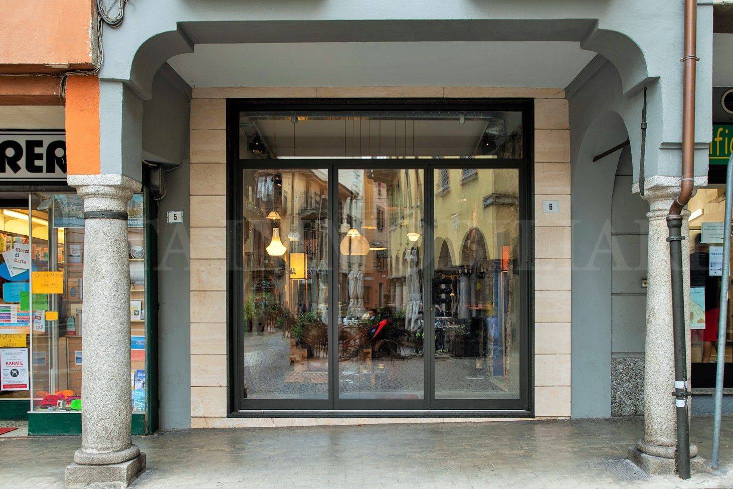 Locale commerciale in Vendita