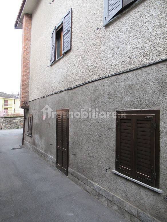 Trilocale buono stato, piano terra, Centro, Teglio