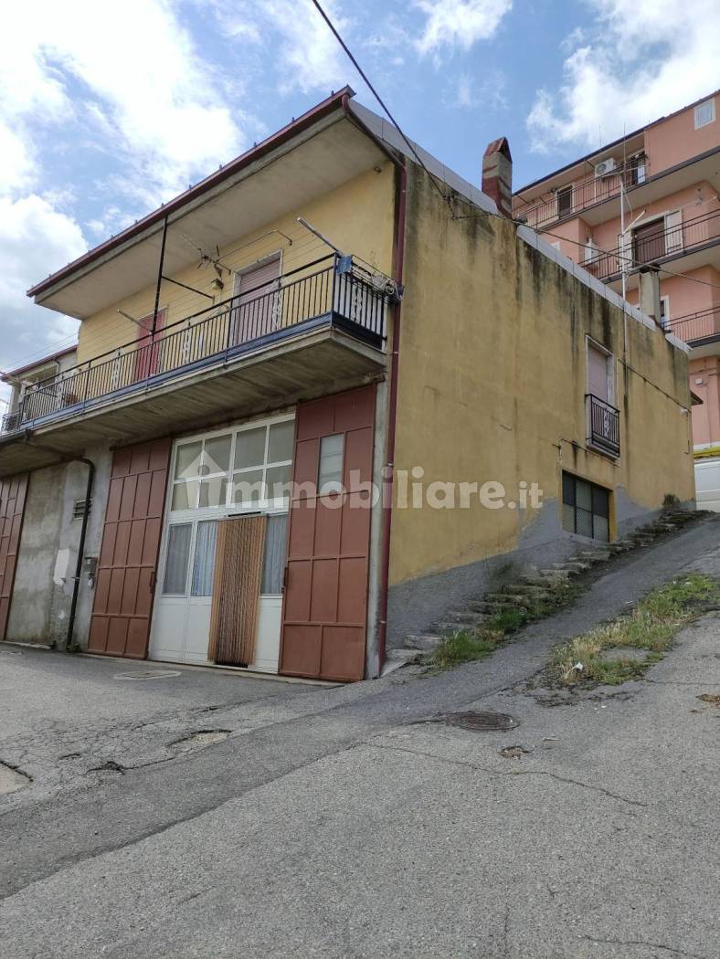 Trilocale corso Vittorio Emanuele 8, Castelsilano