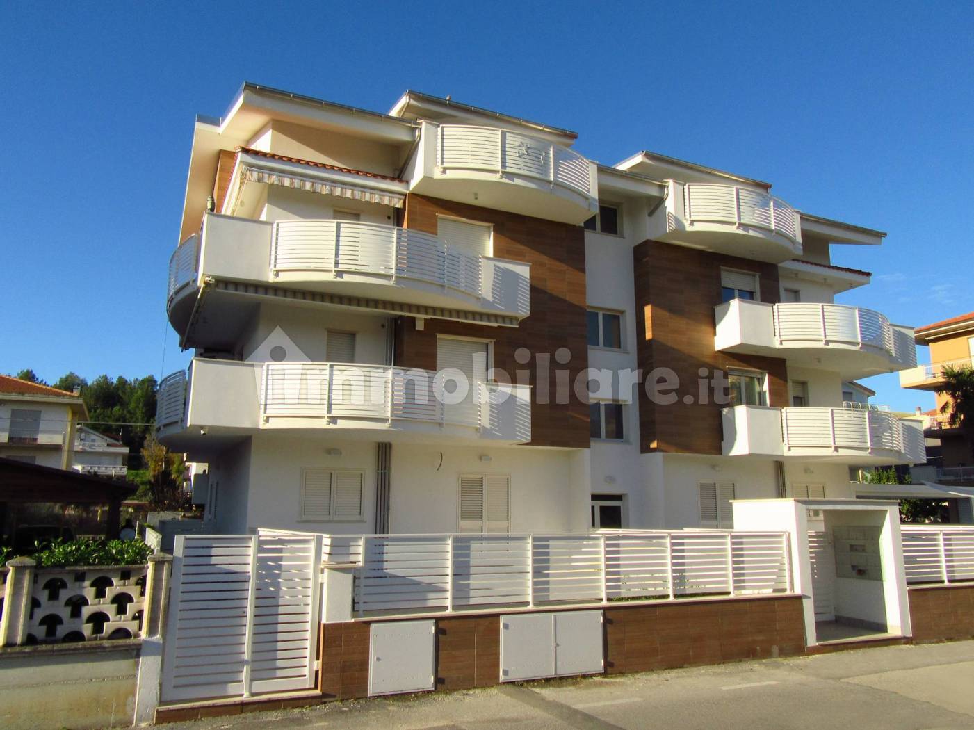 Appartamento nuovo, piano terra, Centro, Pineto