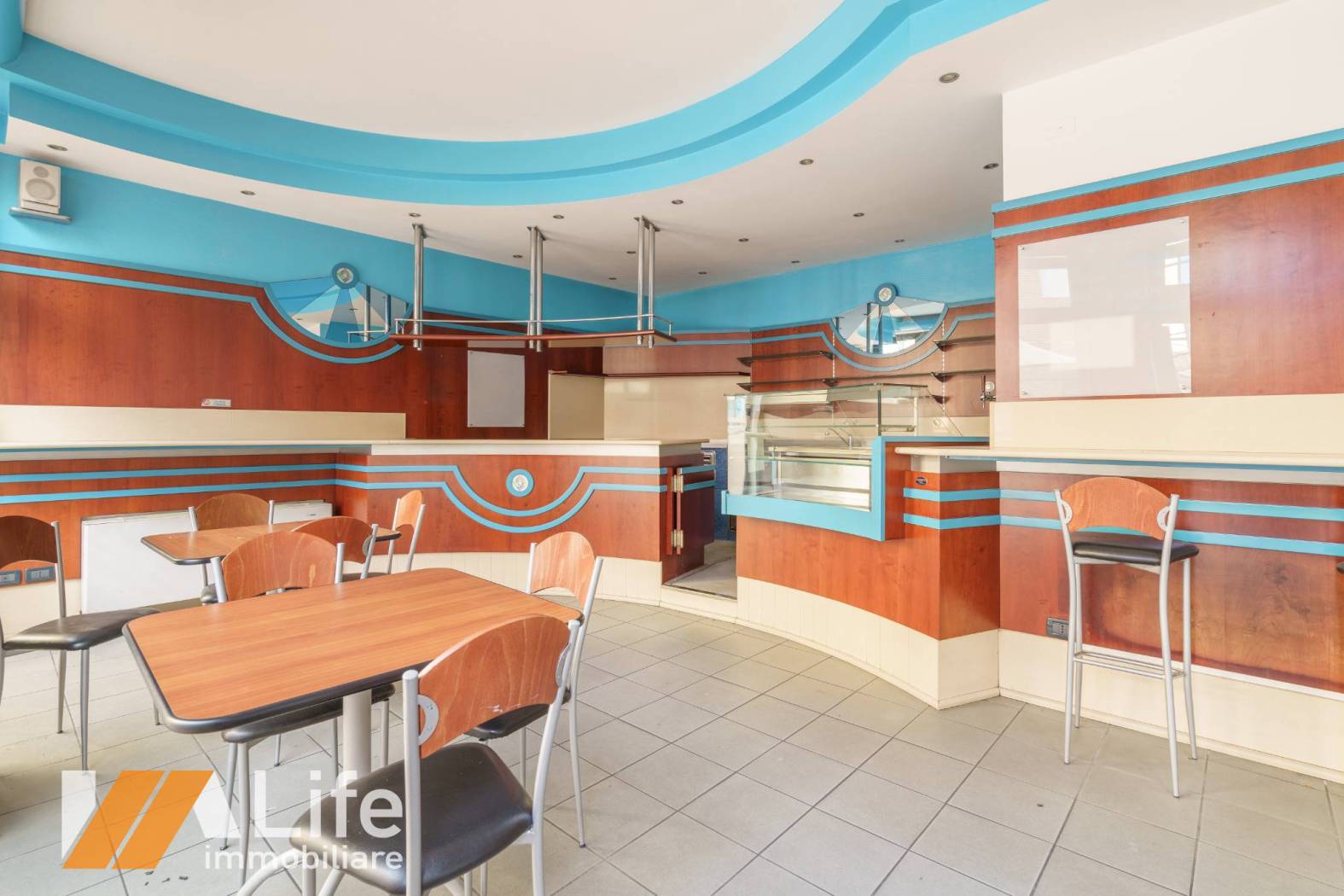 Locale commerciale in Vendita