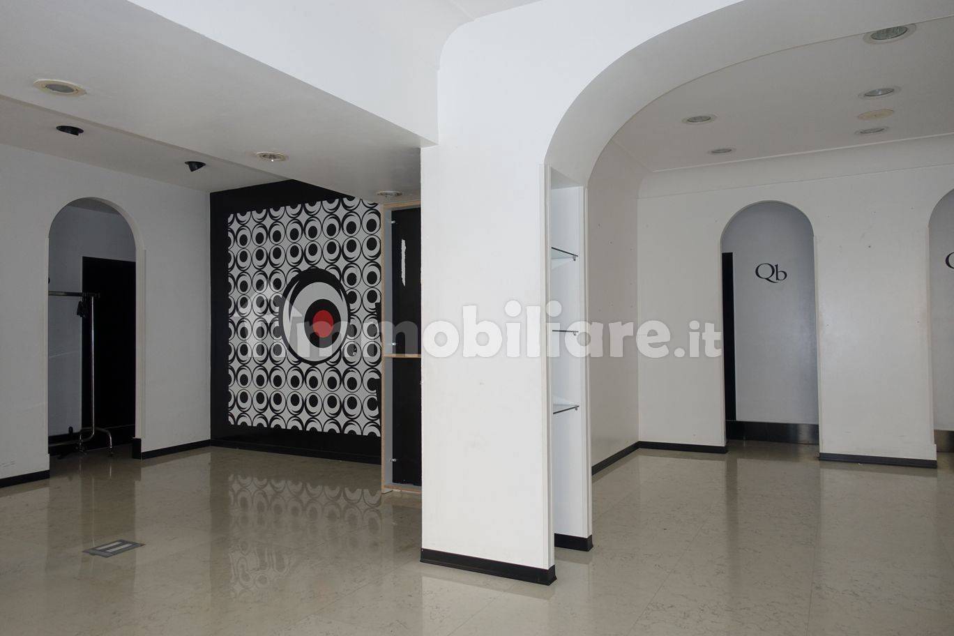 Locale commerciale in Vendita