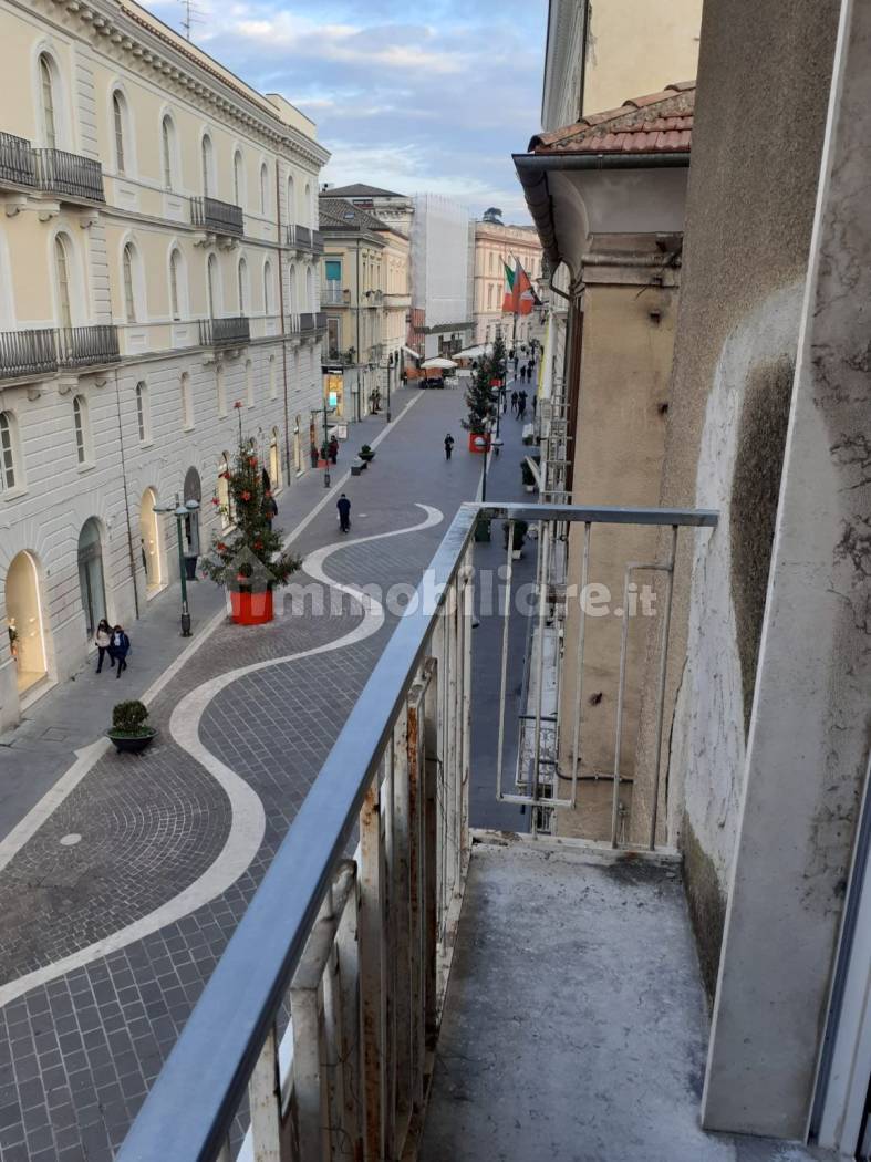 Trilocale via Capitano Salvatore Rampone, Centro, Benevento