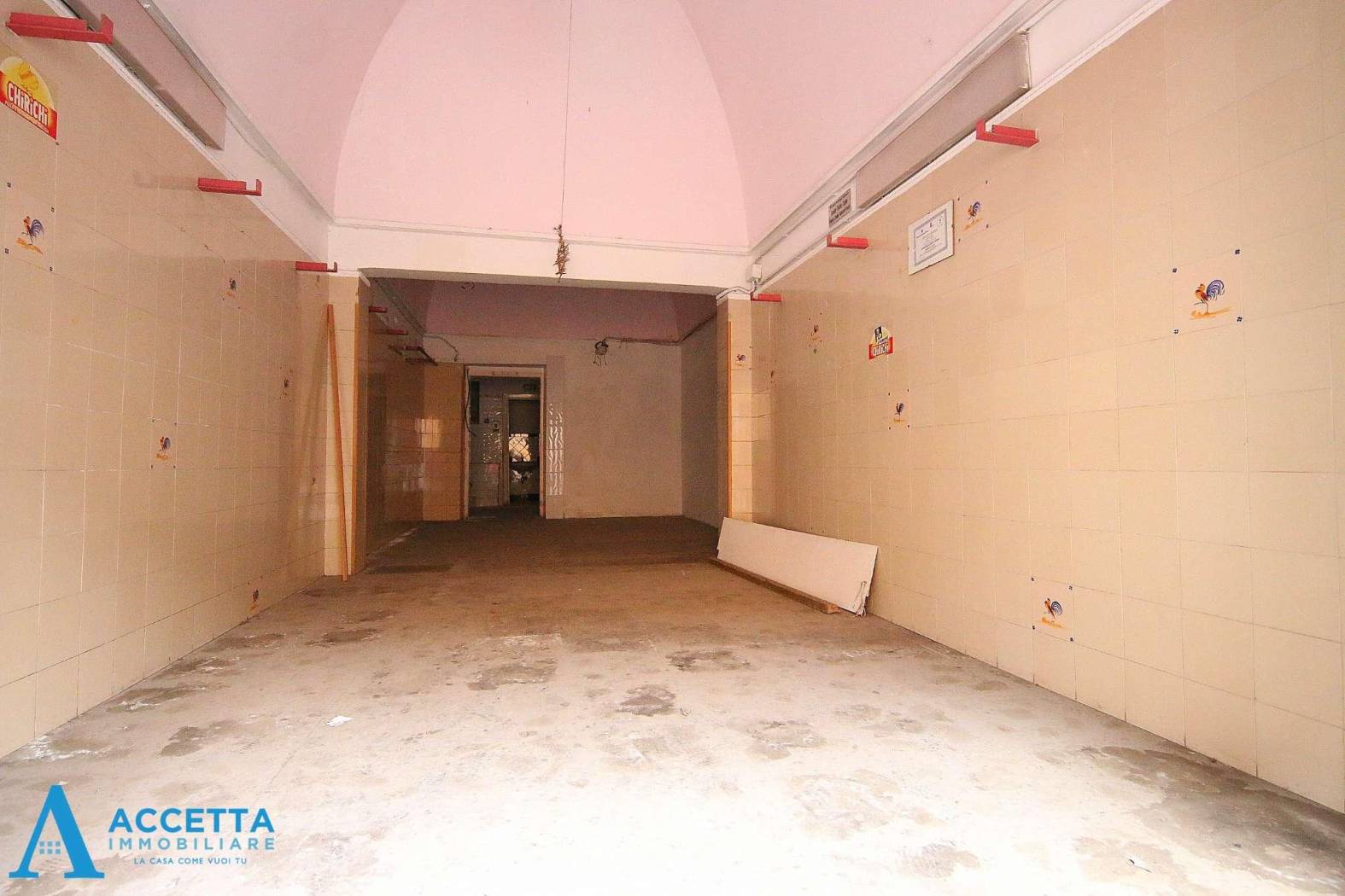 Locale commerciale in Vendita