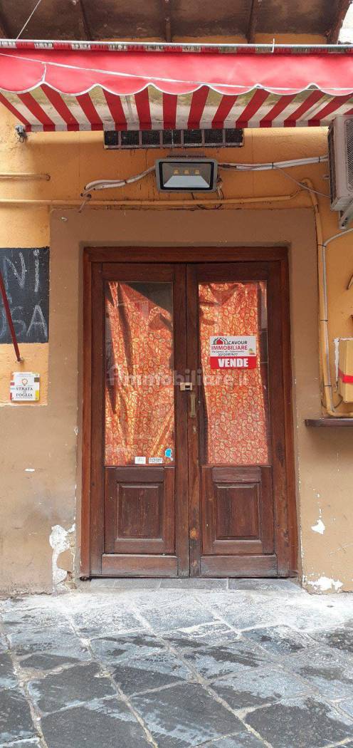 Locale commerciale in Vendita