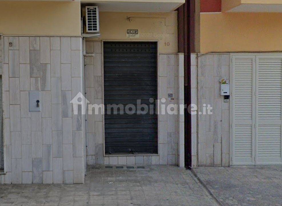 Locale commerciale in Vendita