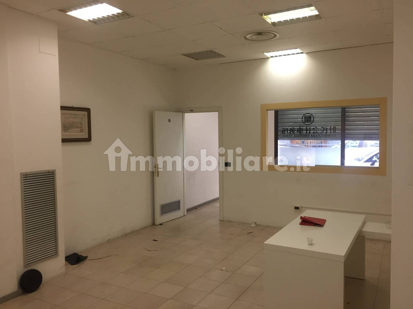 Locale commerciale in Vendita