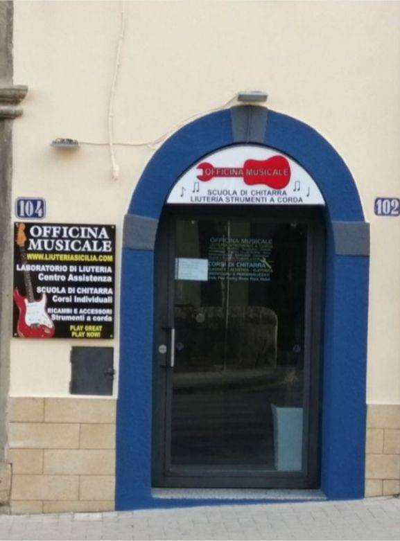 Locale commerciale in Vendita