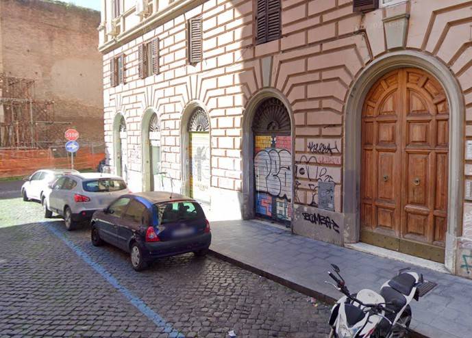 Locale commerciale in Vendita