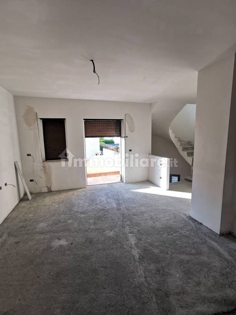 Villa plurifamiliare via Madonna della Rocca, Settingiano