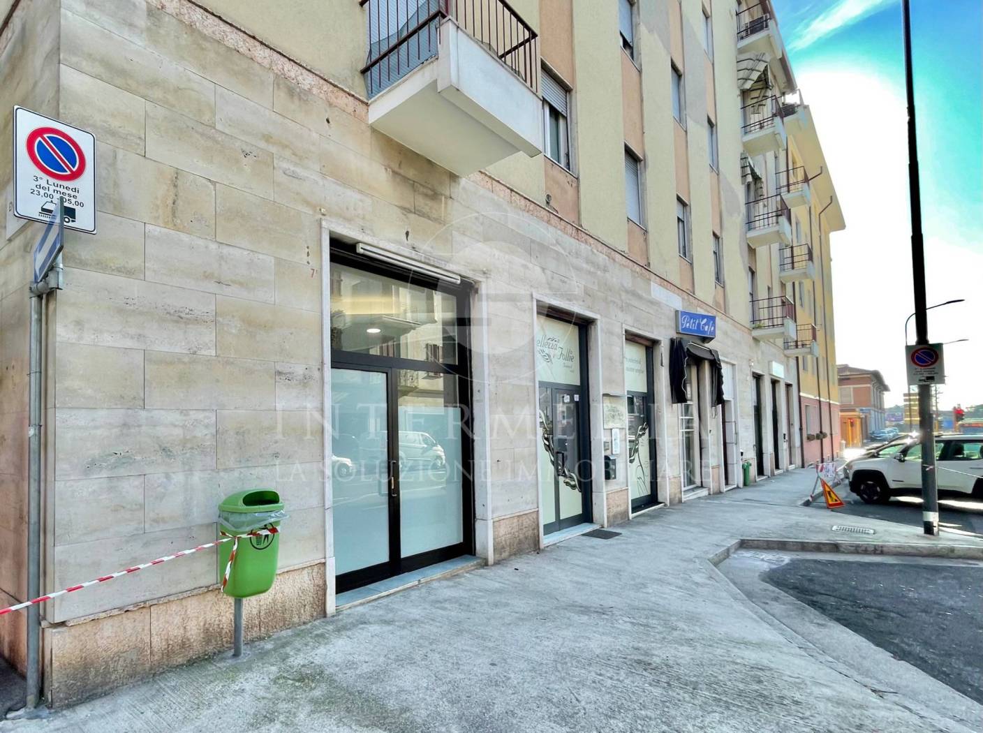 Locale commerciale in Vendita