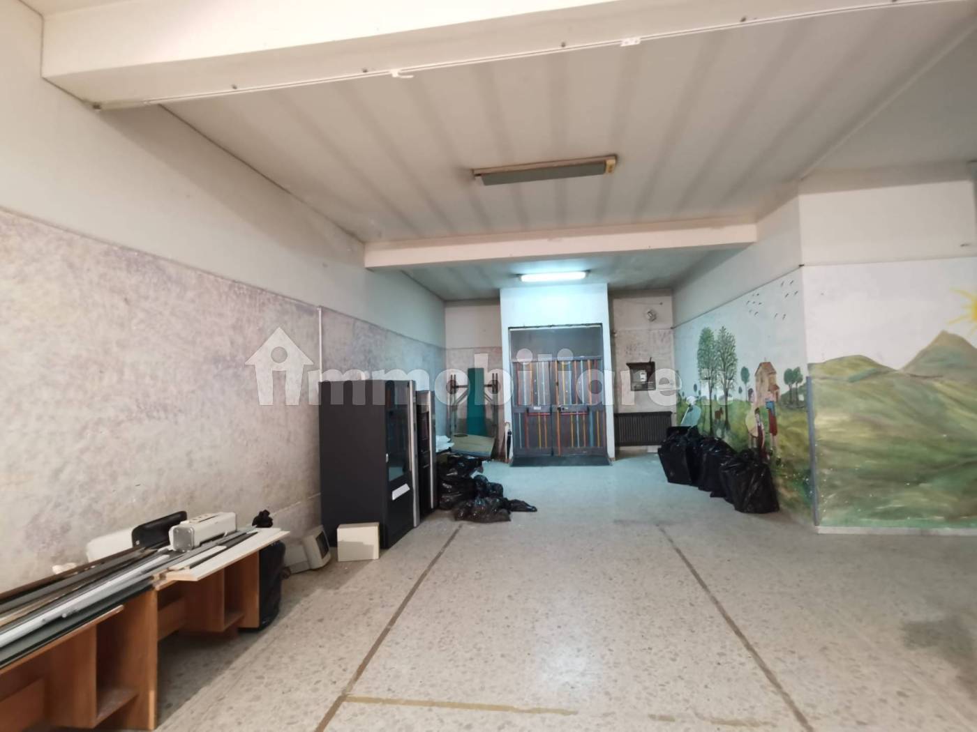 Locale commerciale in Vendita