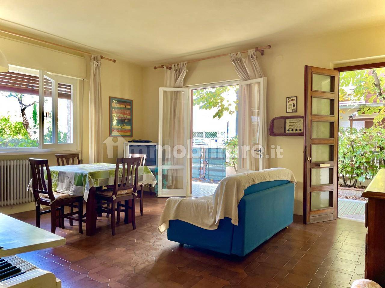 Quadrilocale via Giosuè Carducci, Lido di Camaiore, Camaiore