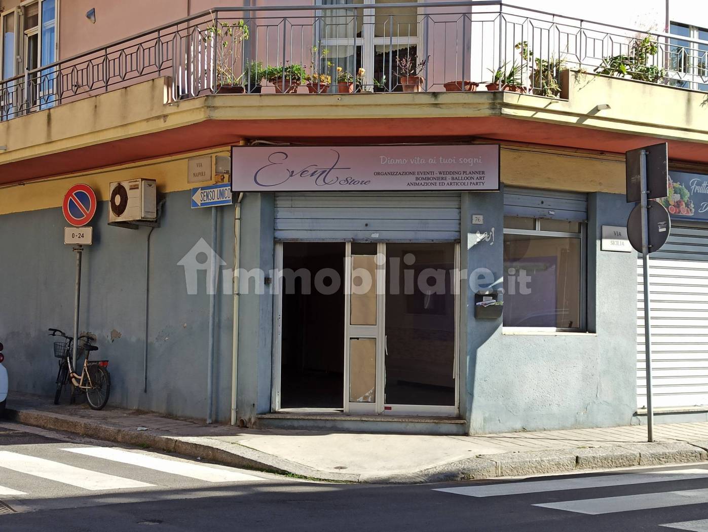 Locale commerciale in Vendita