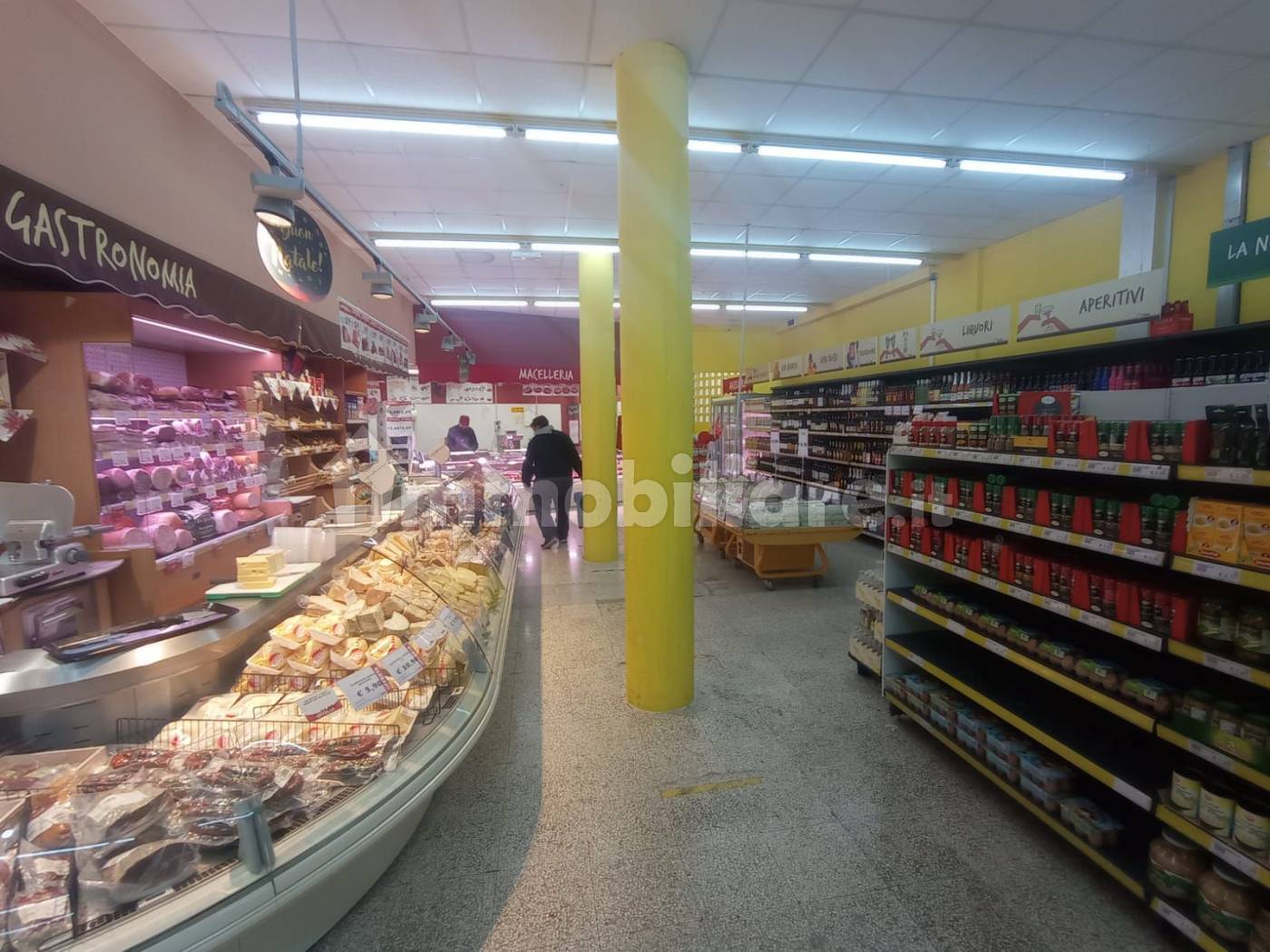 Locale commerciale in Vendita