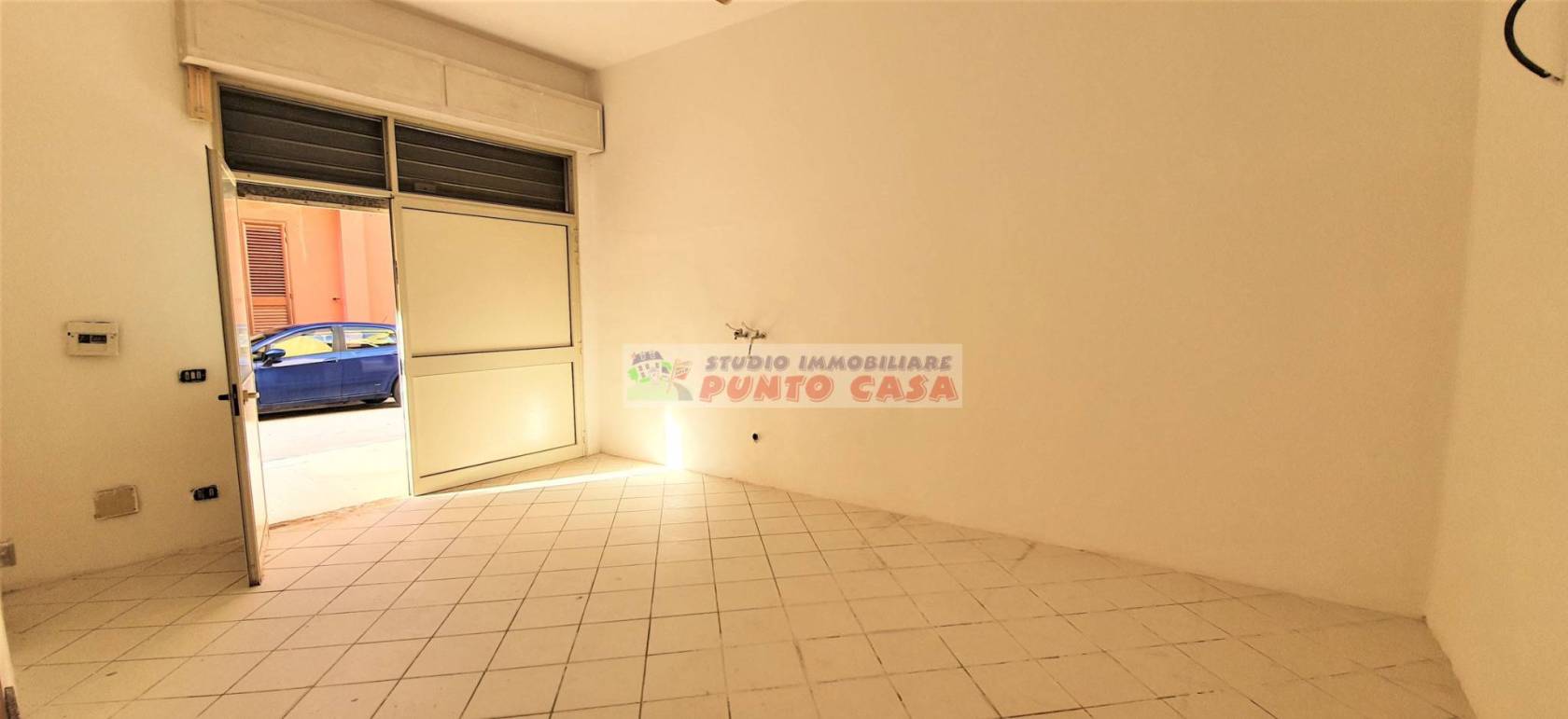 Locale commerciale in Vendita