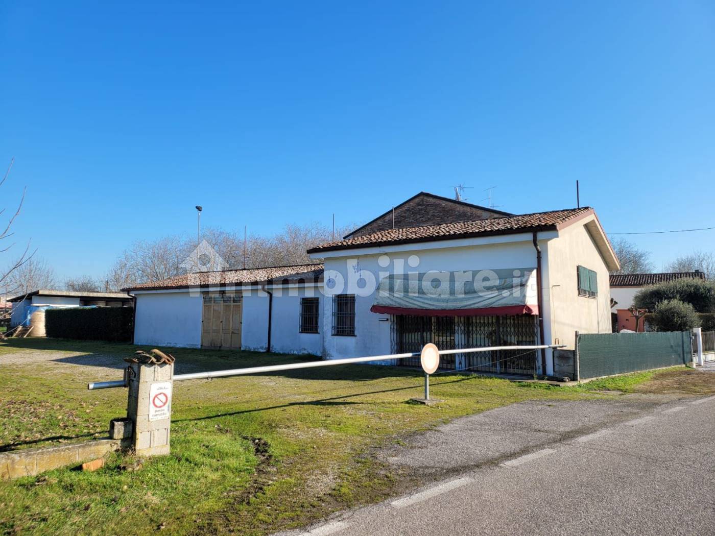 Locale commerciale in Vendita