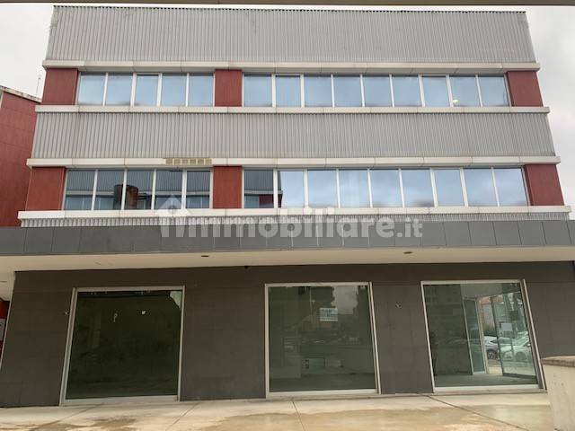 Locale commerciale in Vendita