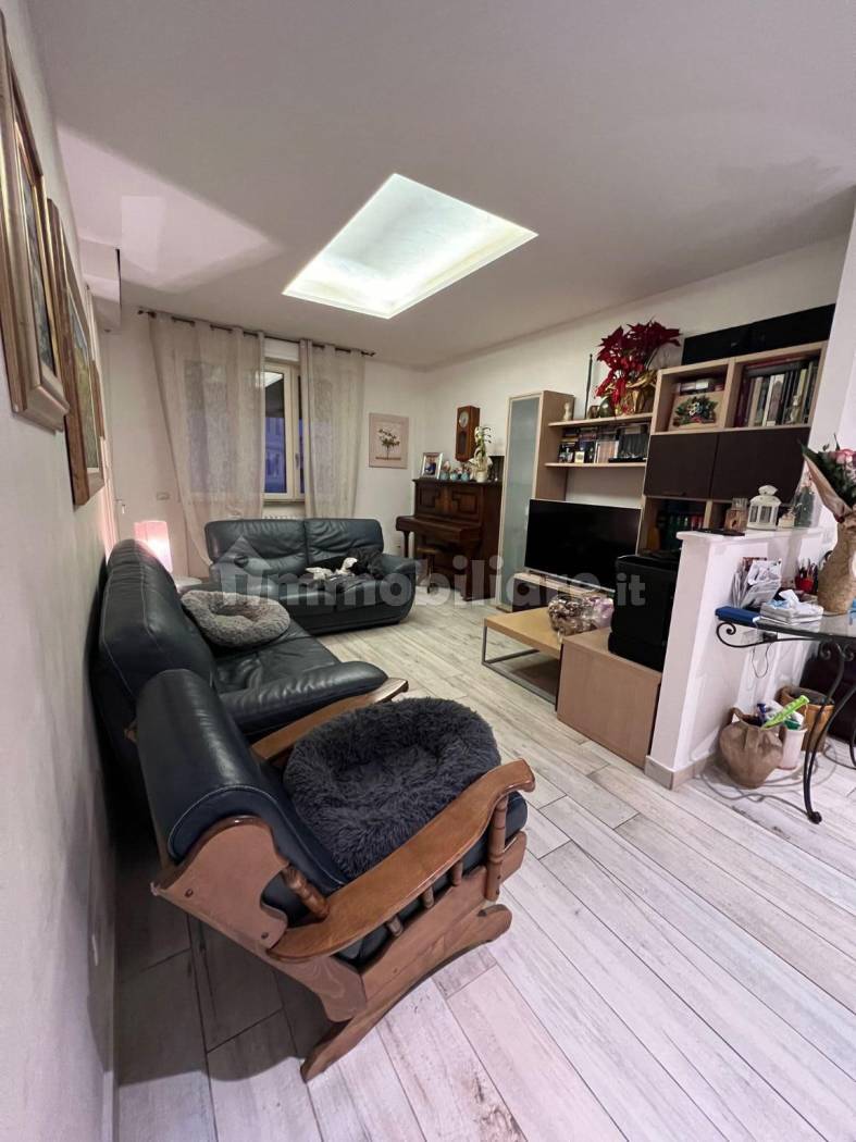 Appartamento ottimo stato, quarto piano, Vergine, Pistoia