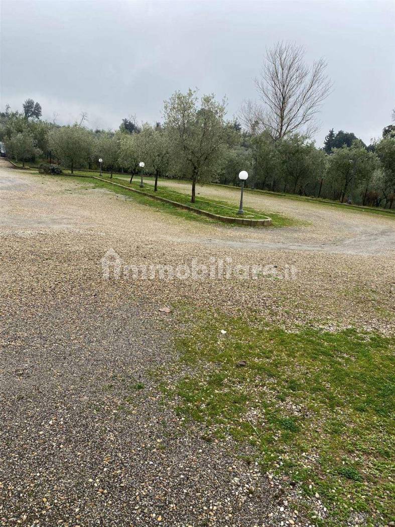 Locale commerciale in Vendita