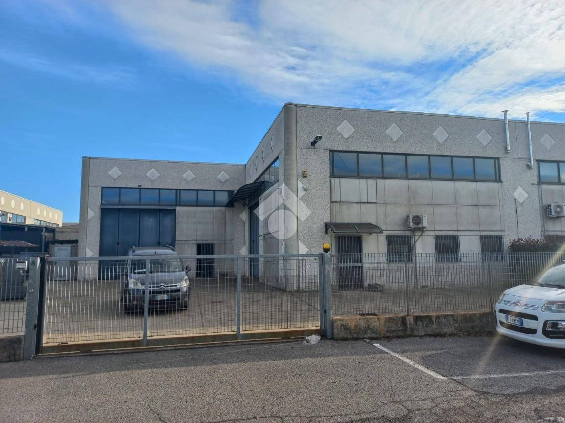 Capannone in Vendita