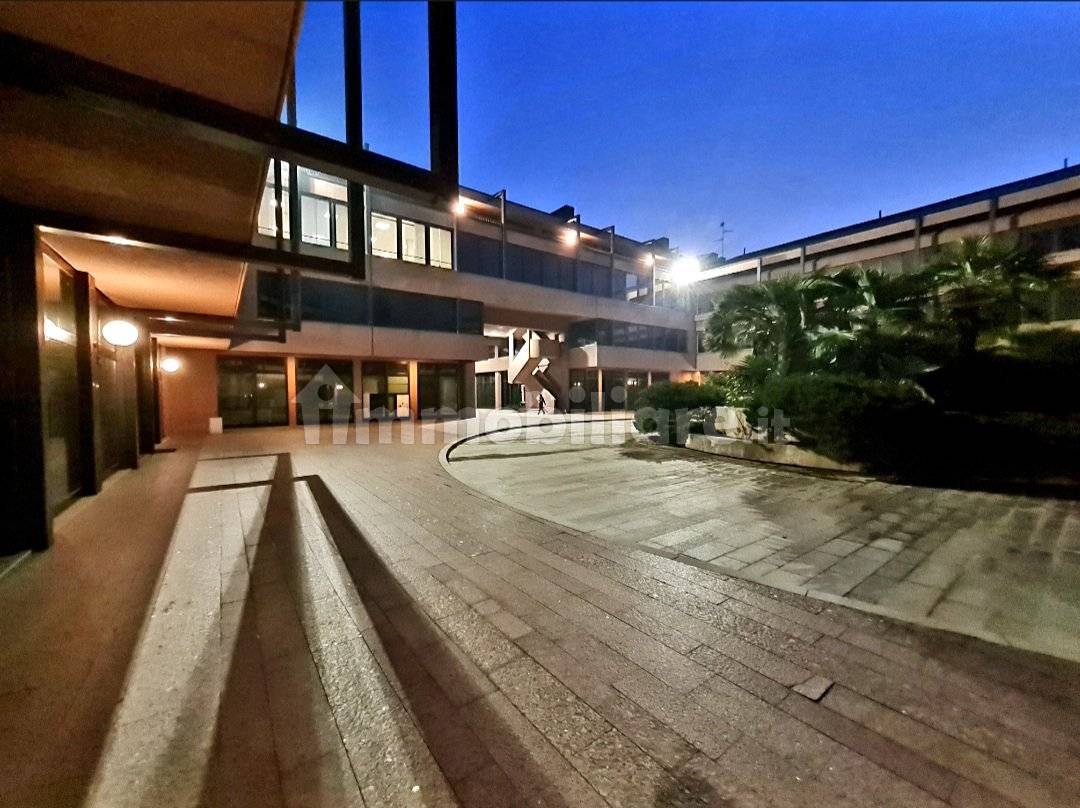 Locale commerciale in Vendita