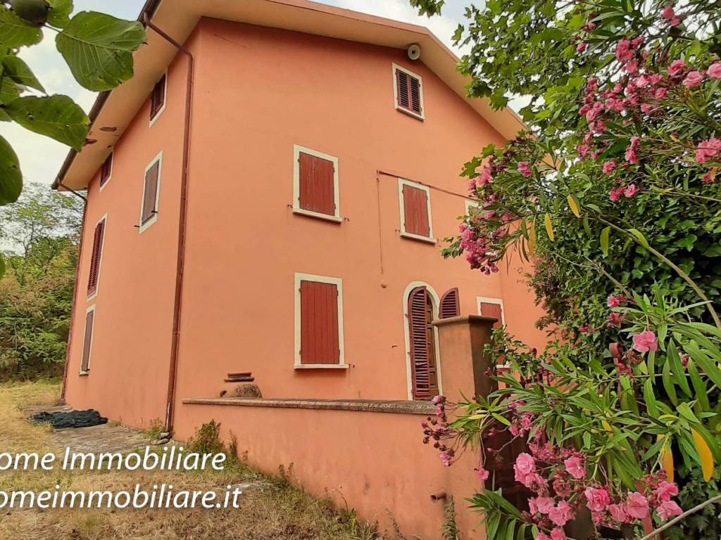 Vendita Casale in via San Marino in Colle Monsummano Terme. Da ...