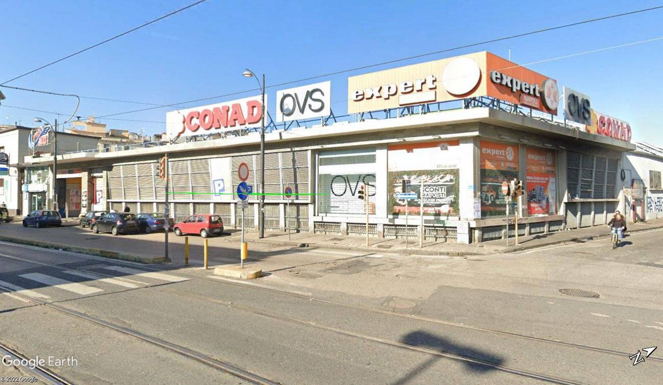 Locale commerciale in Vendita