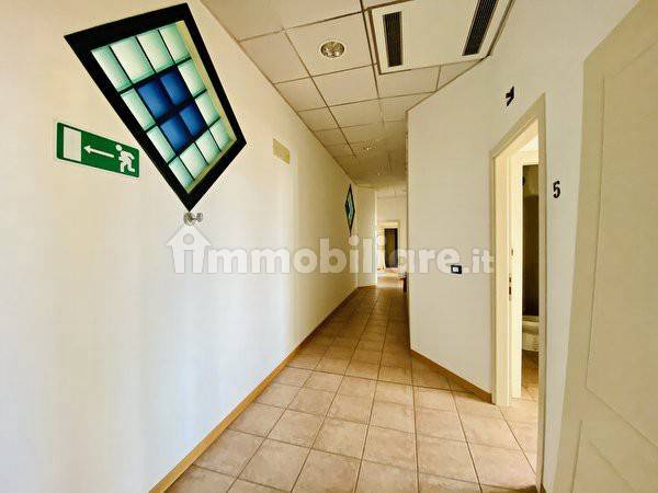 Locale commerciale in Vendita