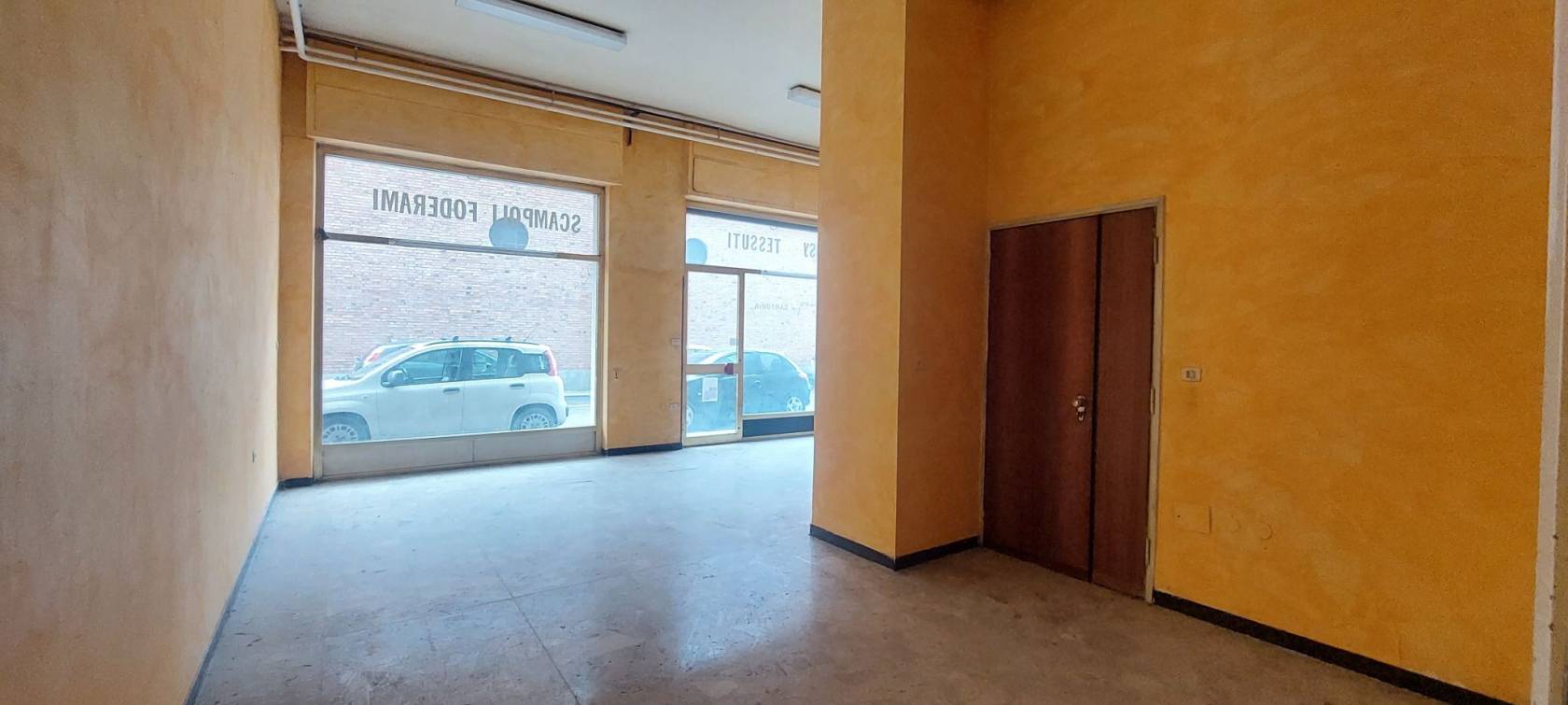 Locale commerciale in Vendita