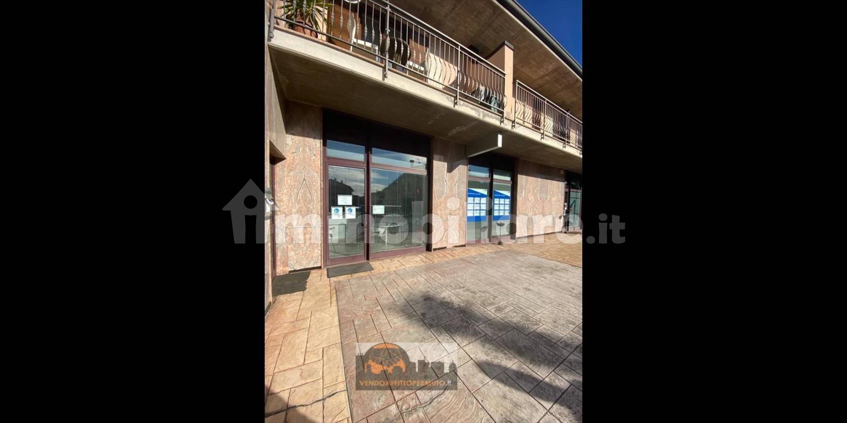 Locale commerciale in Vendita