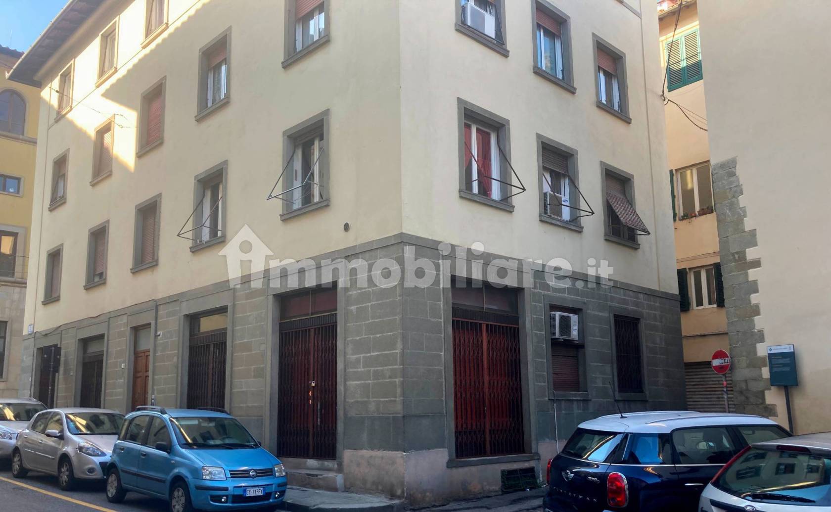 Locale commerciale in Vendita