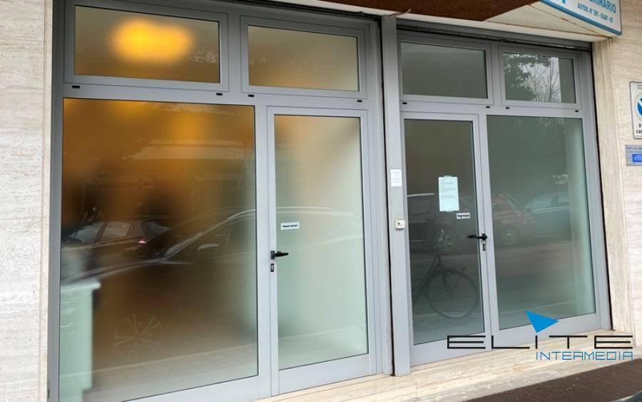 Locale commerciale in Vendita