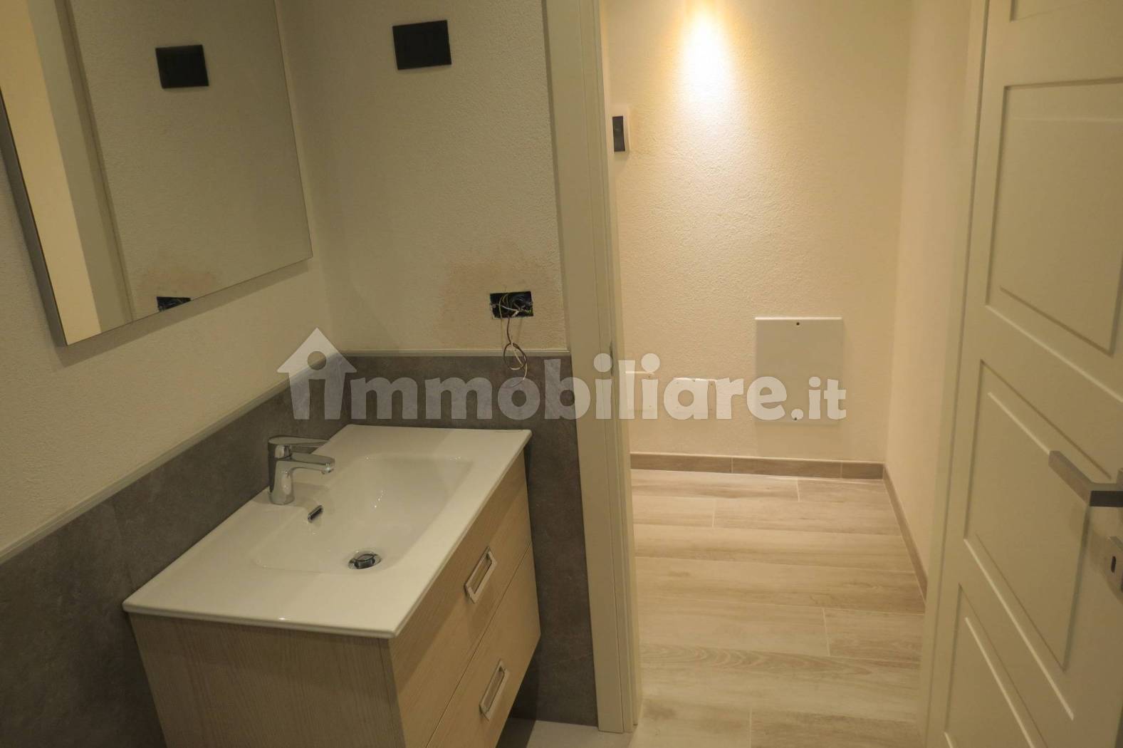 Locale commerciale in Vendita