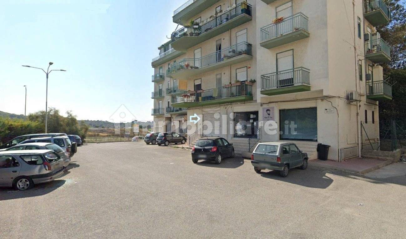 Locale commerciale in Vendita