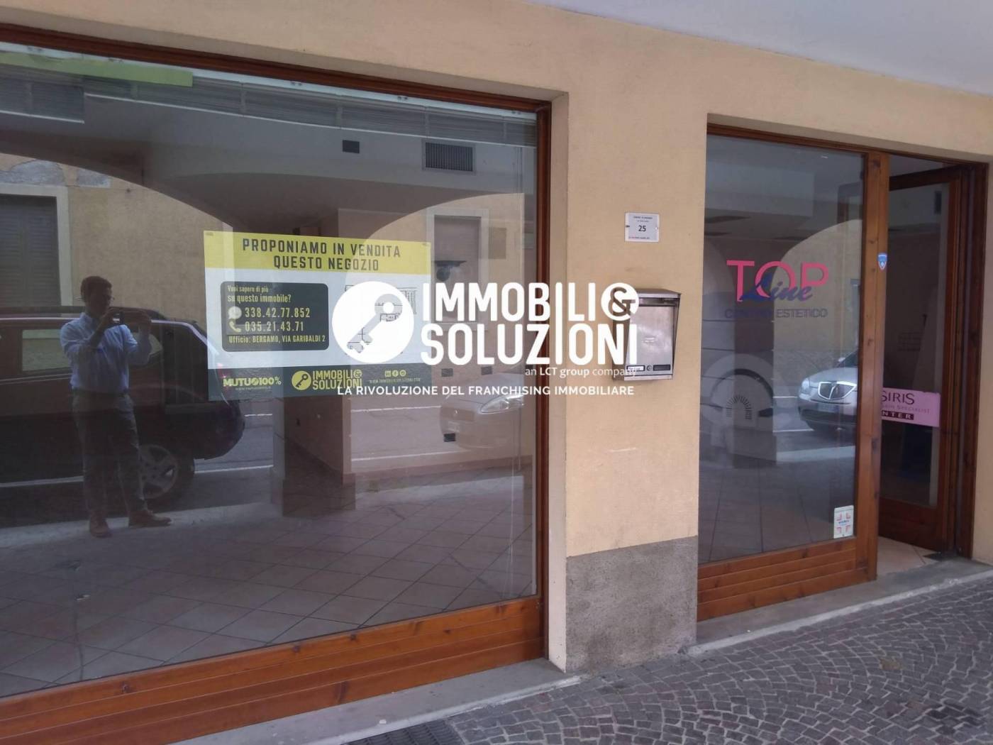 Locale commerciale in Vendita