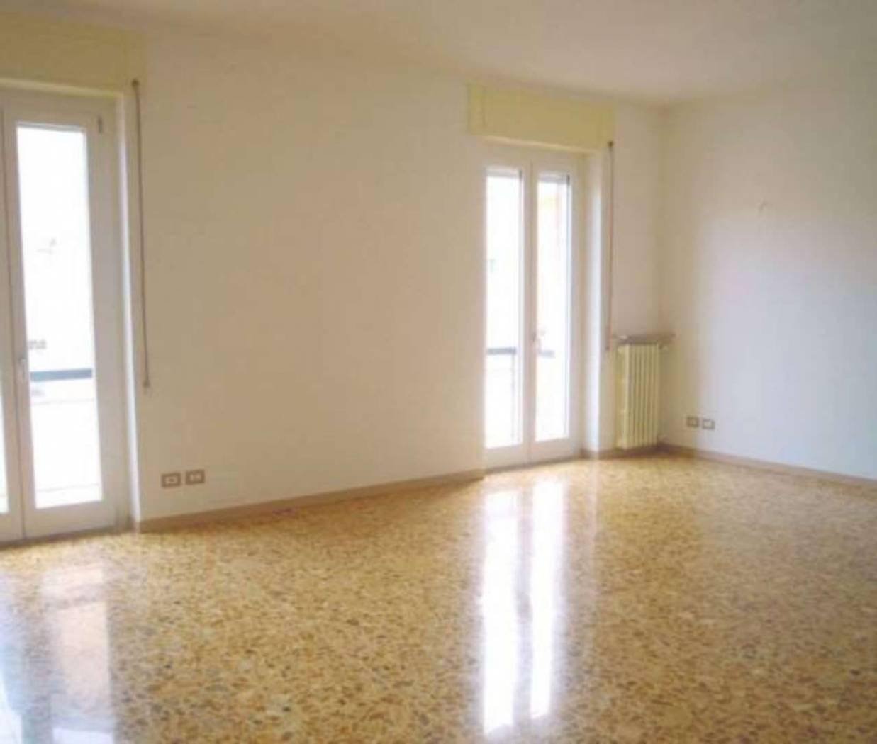 Trilocale ottimo stato, Infrangibile, Piacenza