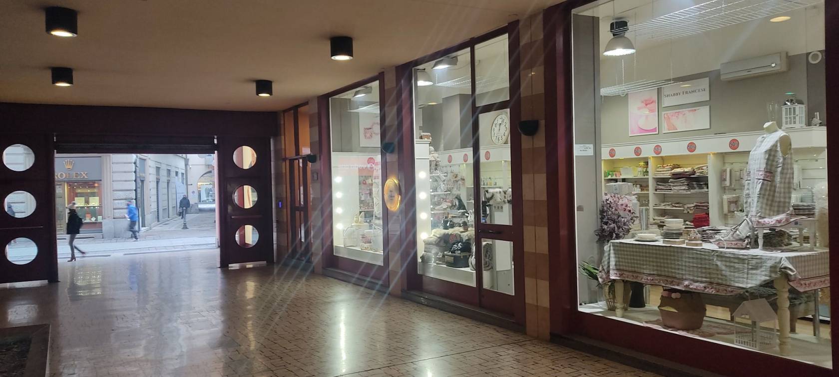 Locale commerciale in Vendita