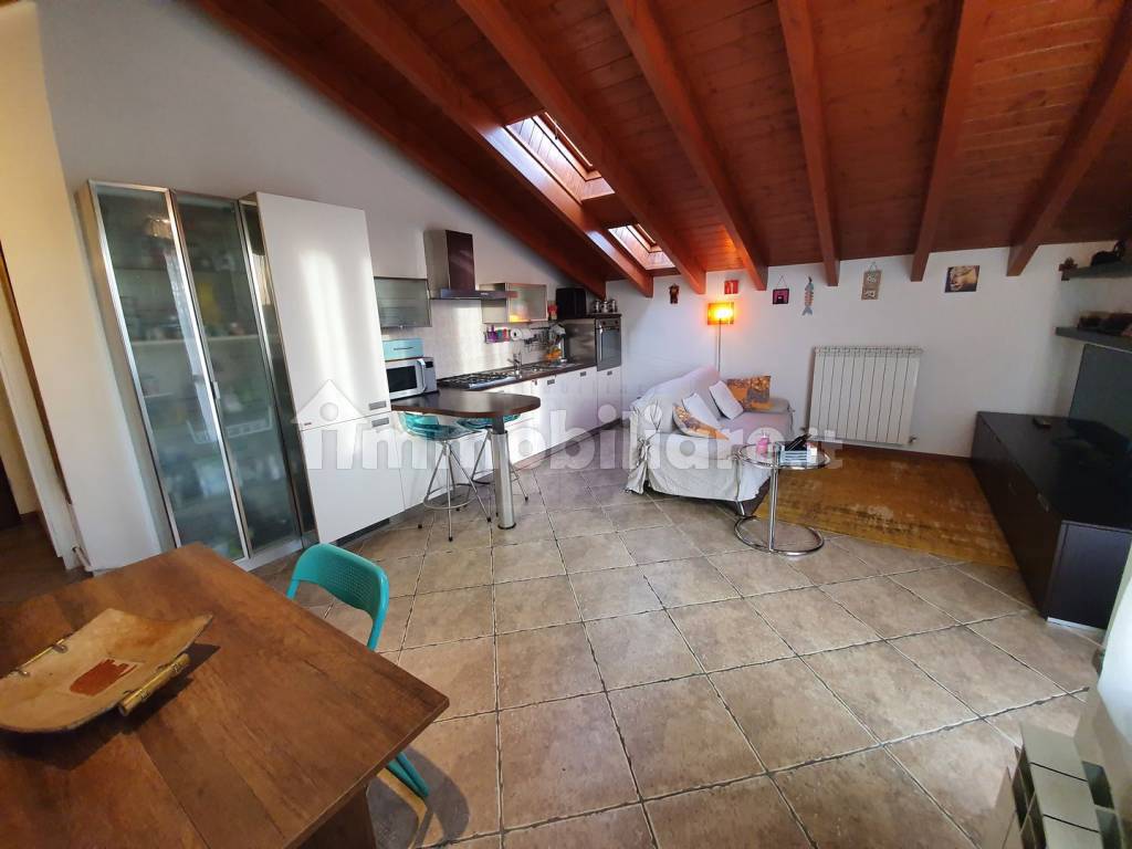 Vendita Mansarda in via Leonardo da Vinci Samarate. Ottimo stato, posto ...