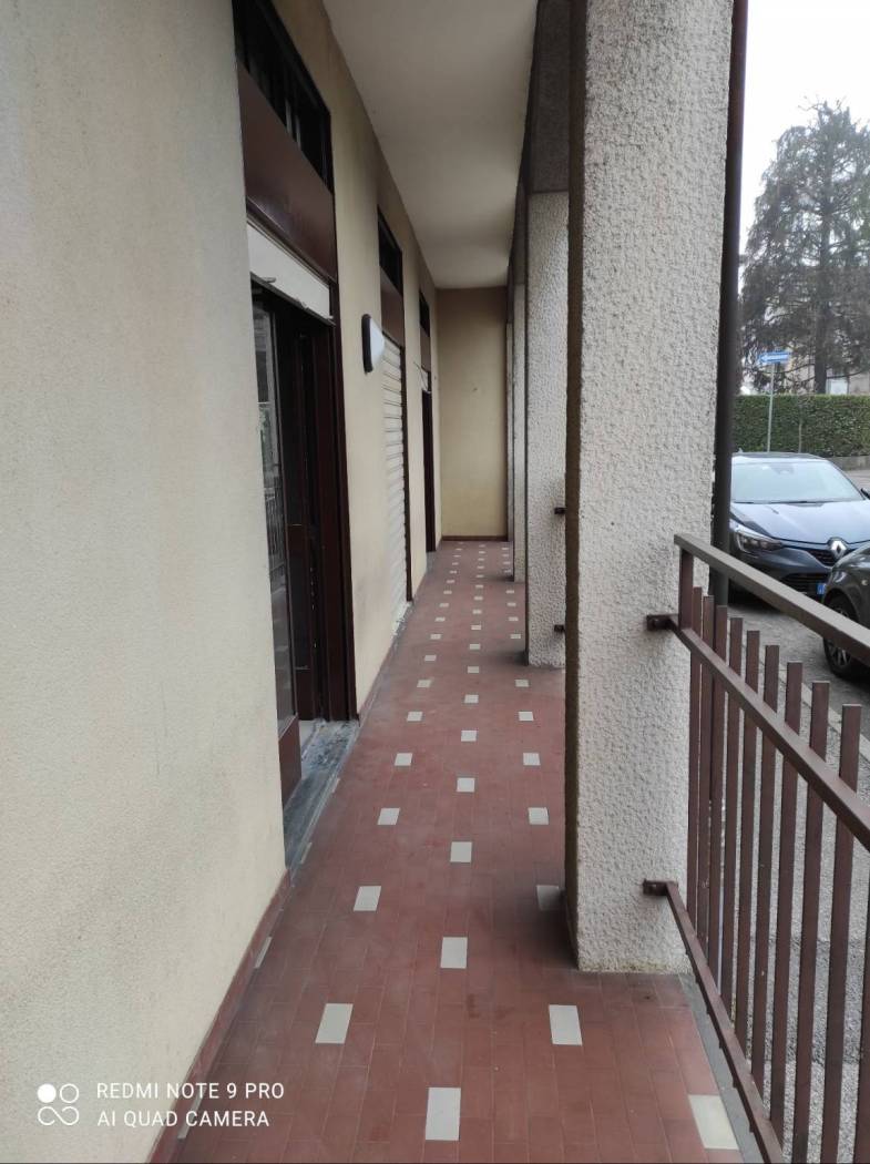 Locale commerciale in Vendita